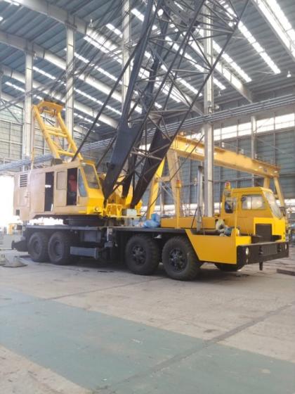 Equipment :: Lattice Boom Cranes